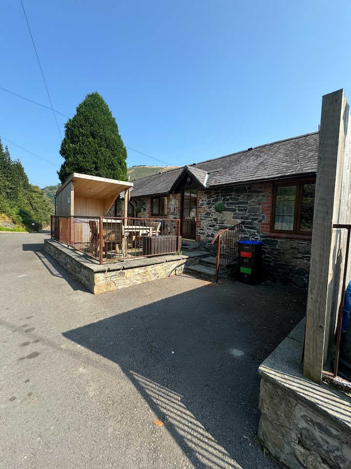 Middle Cottage With Hot Tub - Llangollen