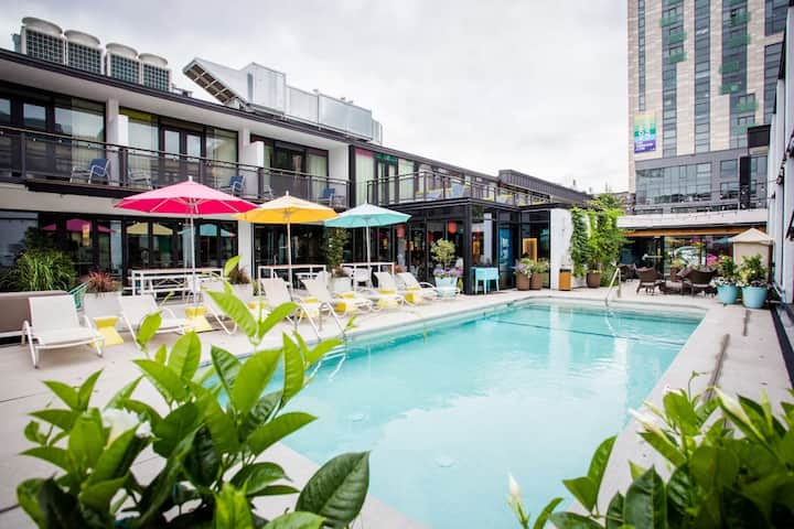 Across Fenway Park + Free Breakfast. Pool. Dining. - Logan, UT