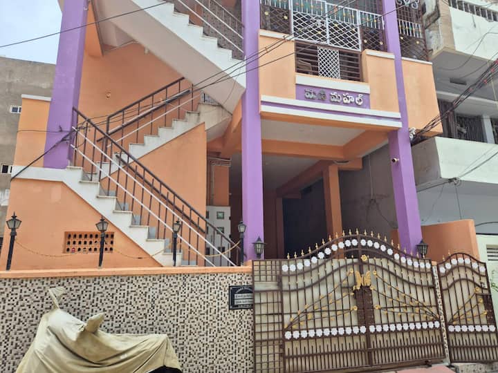 Home Beyond Home(2 Bed Rooms Ac)- Gandhinagar, Bza - Vijayawada