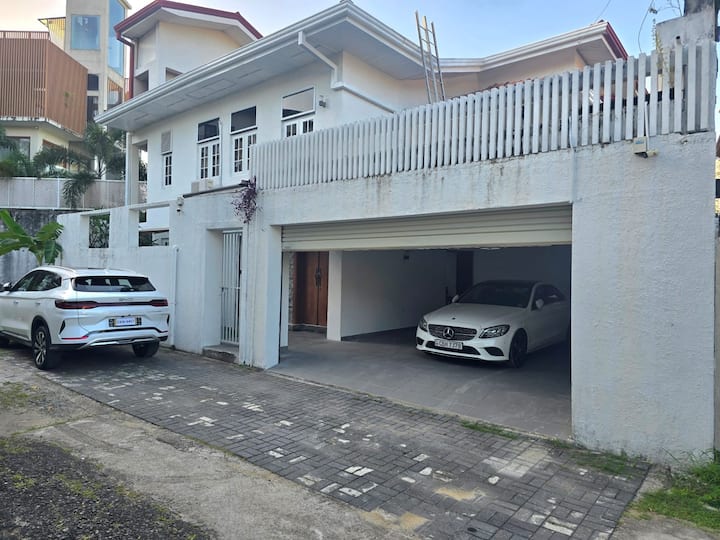 Centrally Located Luxury House - Kolombo