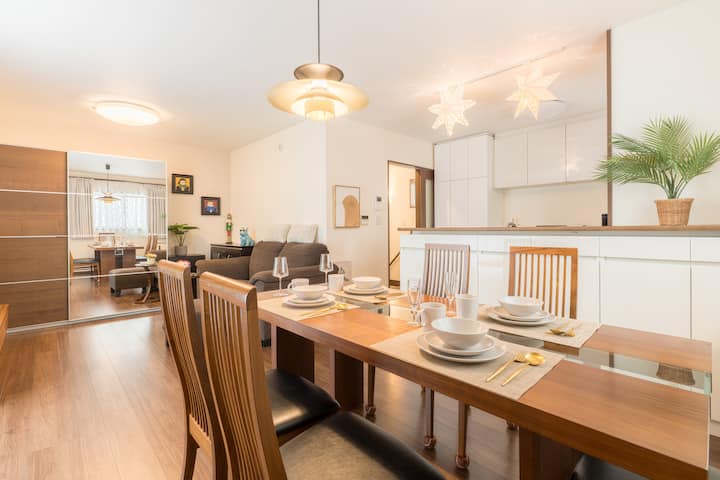 難波1駅2分！桜川の95㎡一棟貸し。バス・トイレ各2つで家族やグループに最適。 - Japan