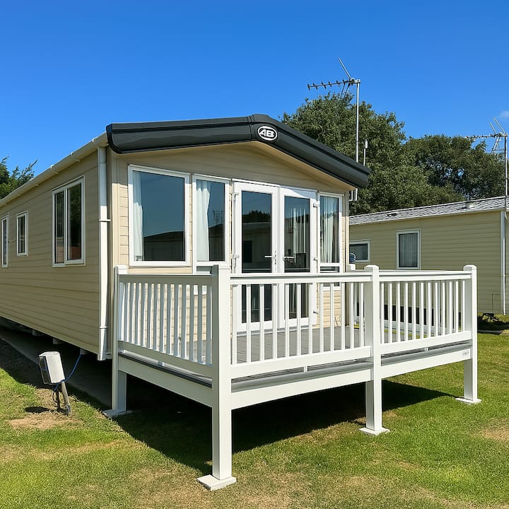 2 Bed Caravan Sleeps 6 Perfect Home Away From Home - Harwich