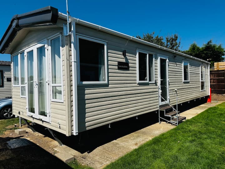 Cosy 2 Bed In Dovercourt Holiday Park – Sleeps 6 - Harwich