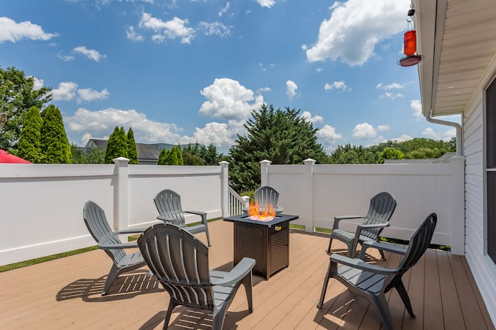 Mountain View Villa- Firepit, Jetted Tub, Etc! - 哈裏森堡