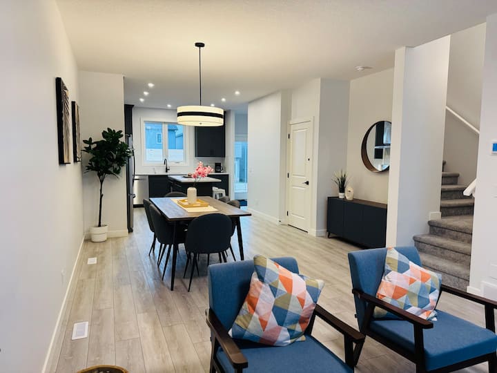 Brand New | 3-br Home | Sleeps 10 |Nw Calgary - Calgary