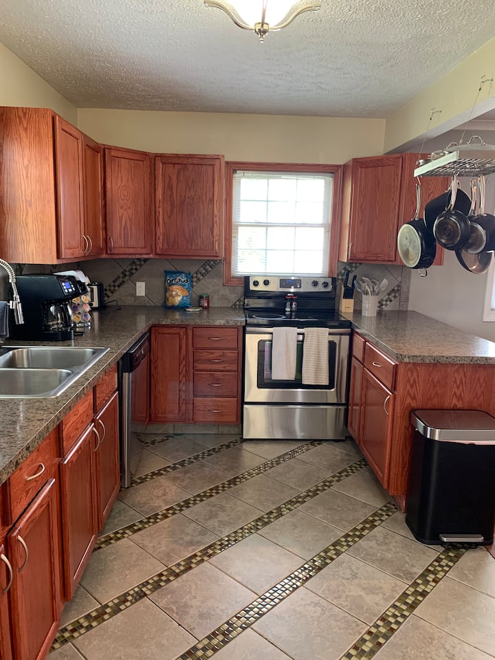 Executive House - Near Msu And Shopping - East Lansing, MI