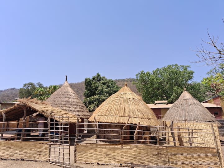 Case Traditionnelle En Pays Bassari - Sénégal