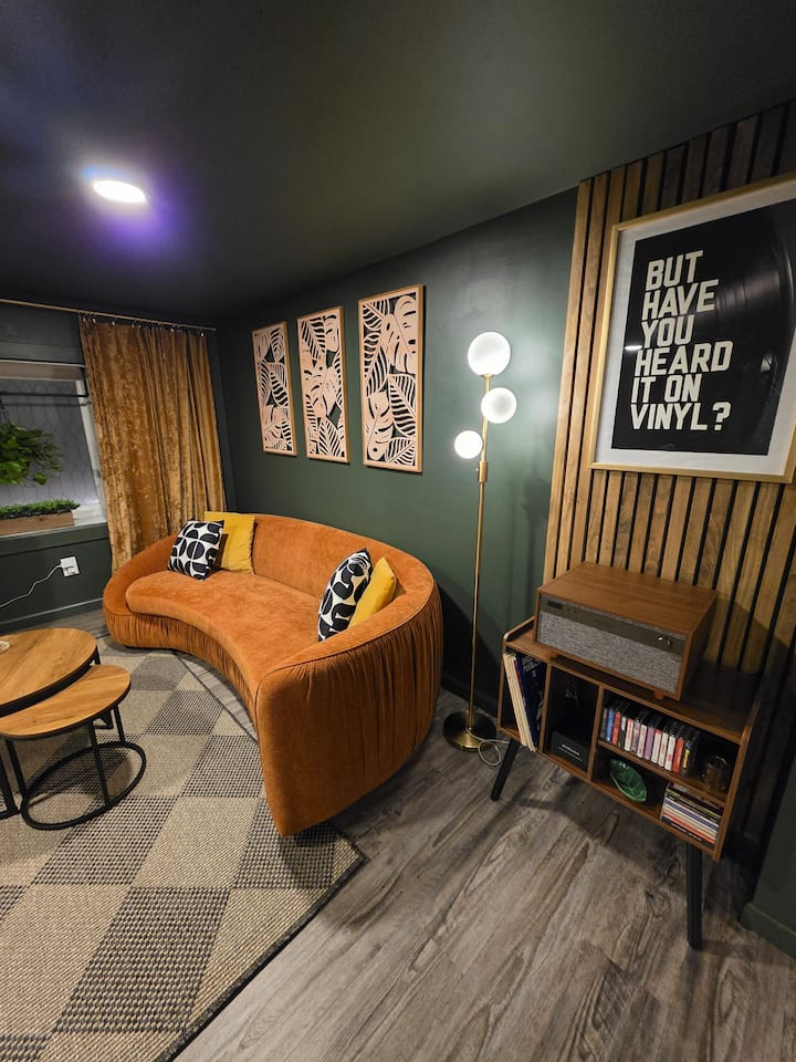 Retro Retreat: Cigar Lounge, Speakeasy & Cornhole - Atlantic City, NJ