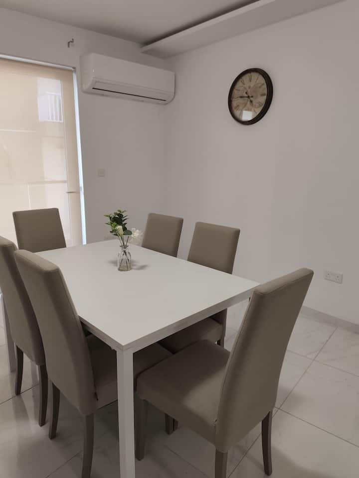 Stunning Apartment In Gzira - Malta