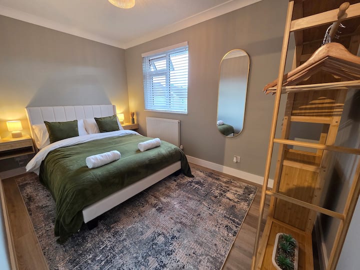 Newly Renovated 2 Bdr Home - 5 Min To M5 - Bromsgrove