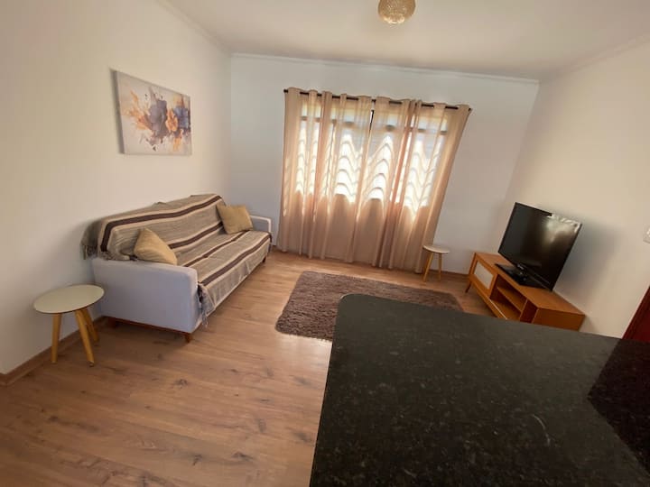 Amplo Apartamento Com Garagem Completo Central - Poços de Caldas