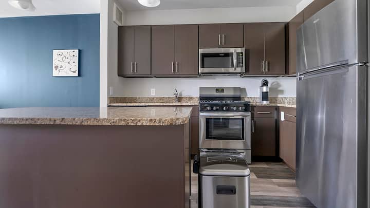 Landing | Amazing 1bd, Gym, Game Room - New York City