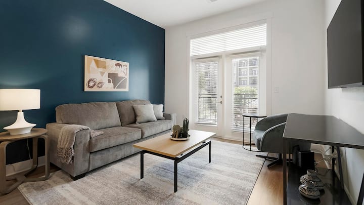 Landing | Chic 2bd, Pool, Rooftop Lounge - Cary, NC
