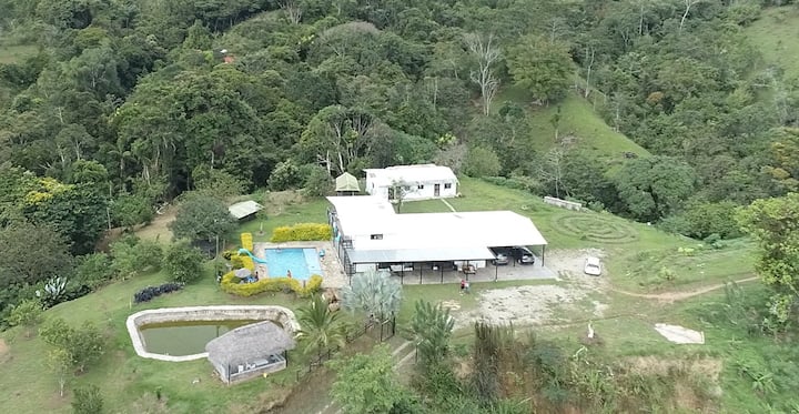 Hospedaje Grupal Reserva Natural Pure San Carlos - San Carlos, Colombia