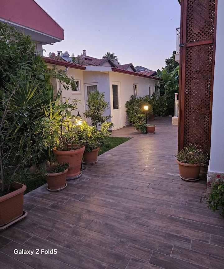 Oda Lugano Havuz Manzaralı - Ortaca