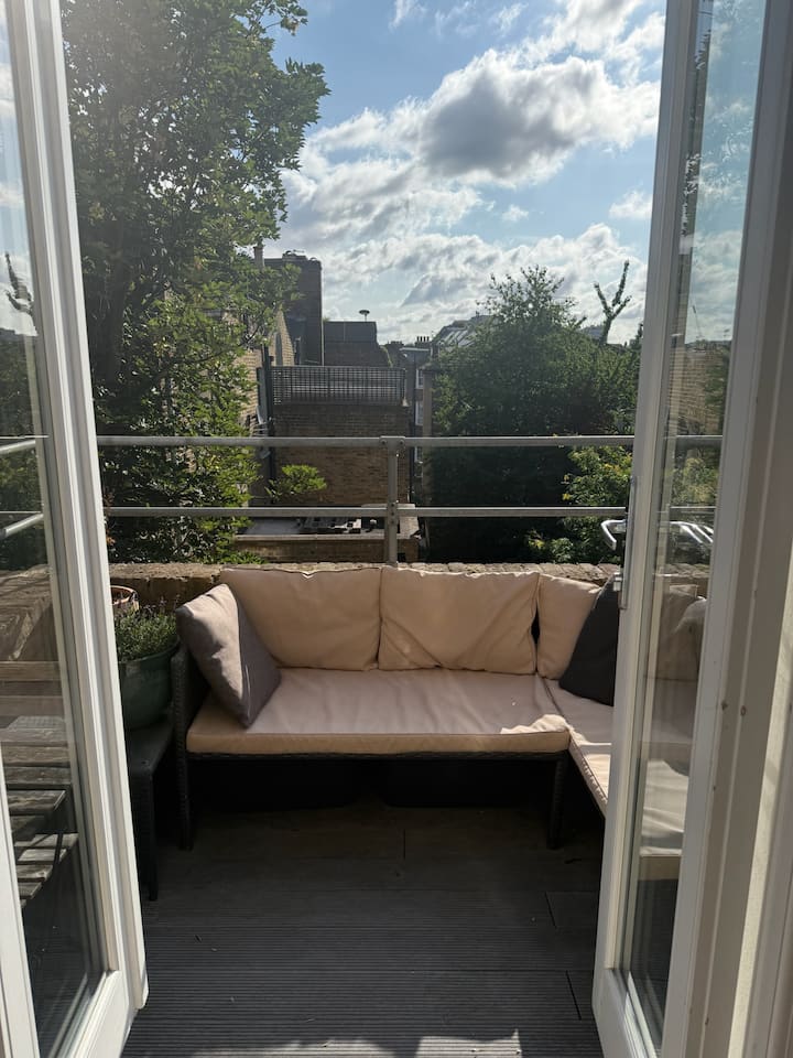 Spacious & Central Notting Hill Flat W/ Terrace - London Paddington Station