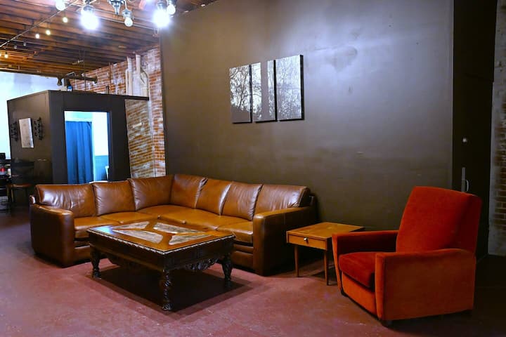 Industrial Loft; 3 Bedrooms! - St. Louis, MO