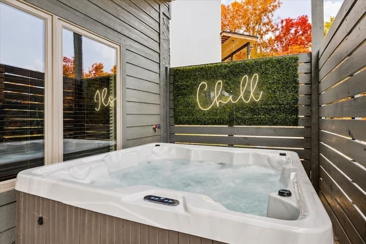 4br Mtn Home W/ Indoor Pool, Hot Tub & Game Room - Wears Valley, TN