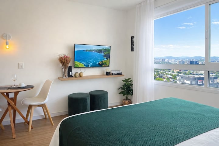 17º Piso Puc, Queen, Garagem, Piscina, Gym Rooftop - Porto Alegre