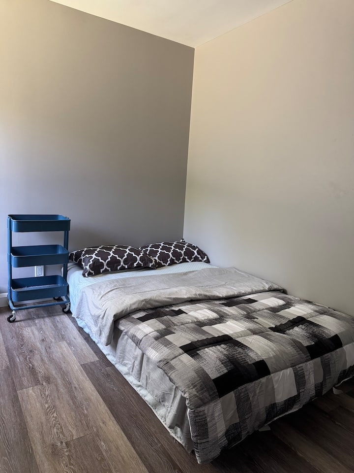Main Floor Master Room • Near Shops & Bus, School - Gran Sudbury
