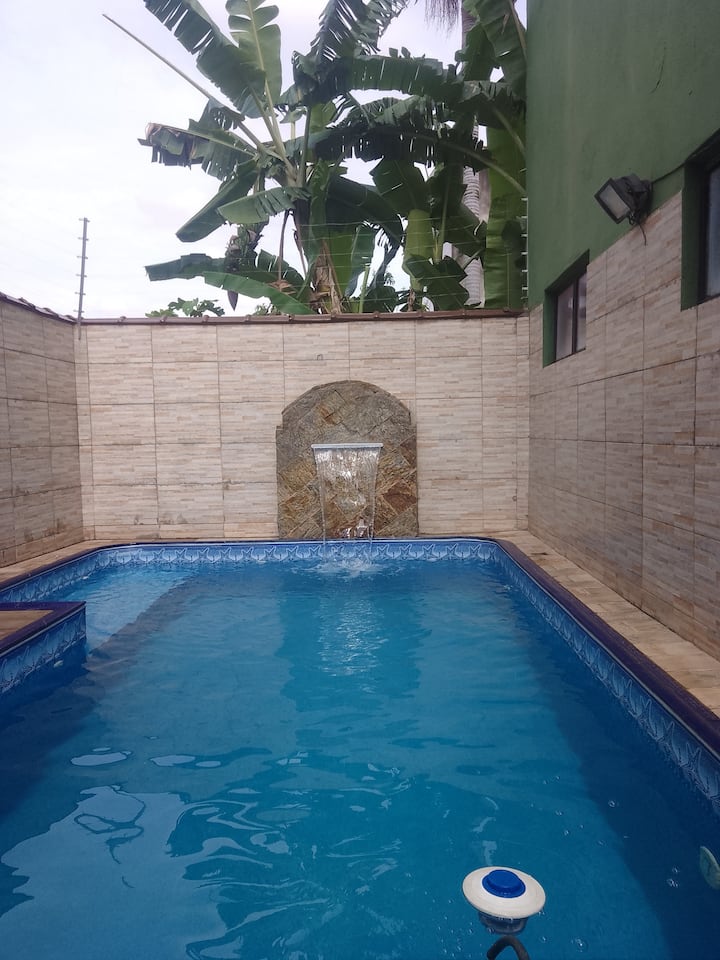 Casa No Centro De Aparecida Com Piscina E Garagem - Aparecida