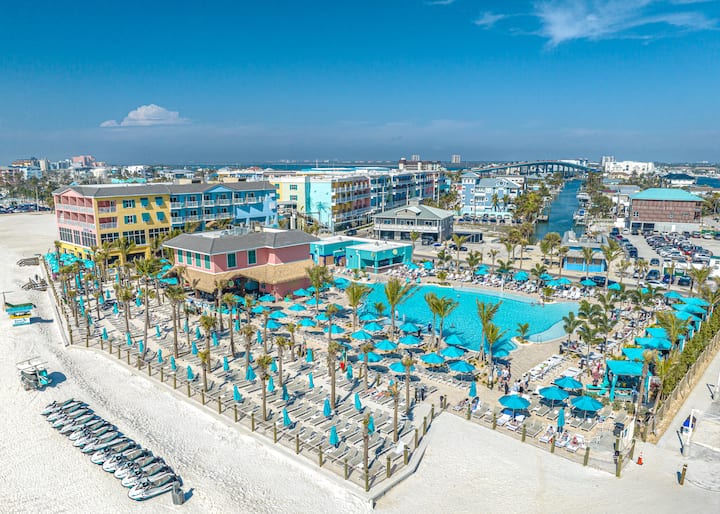 3 Peaceful Ocean Rooms W/ Balcony Breeze - Fort Myers Beach, FL