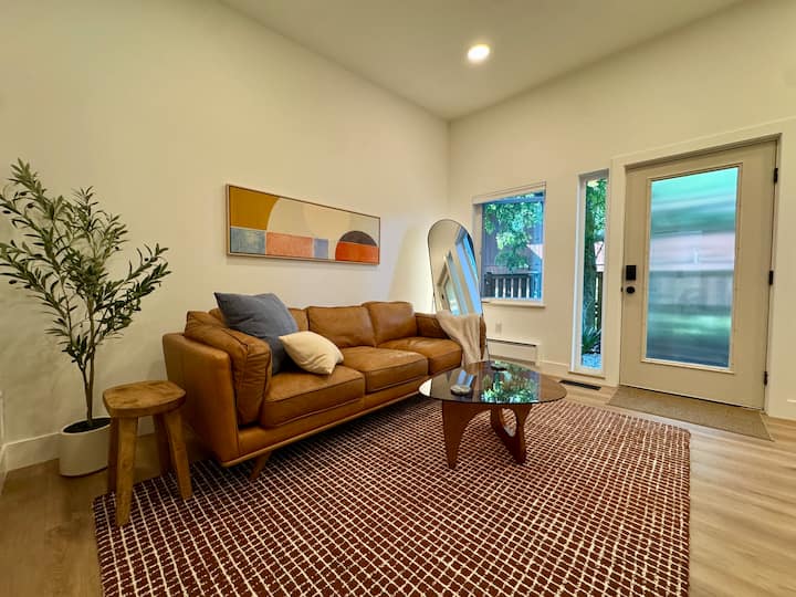 Modern Private Suite - Anchorage, AK