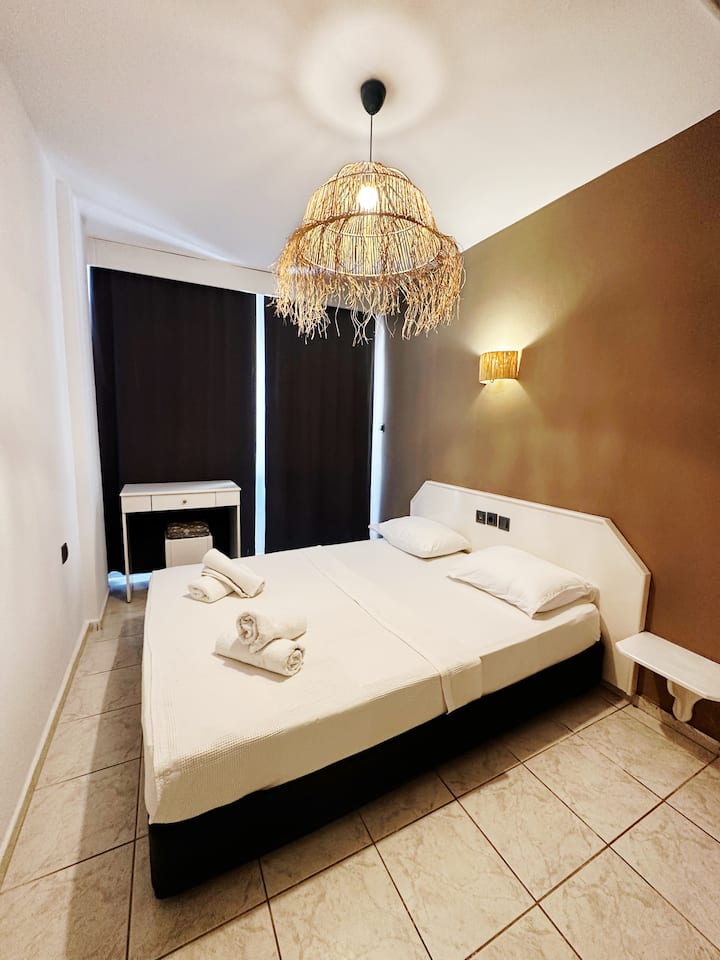 Saga Apartments No. 04 - Side