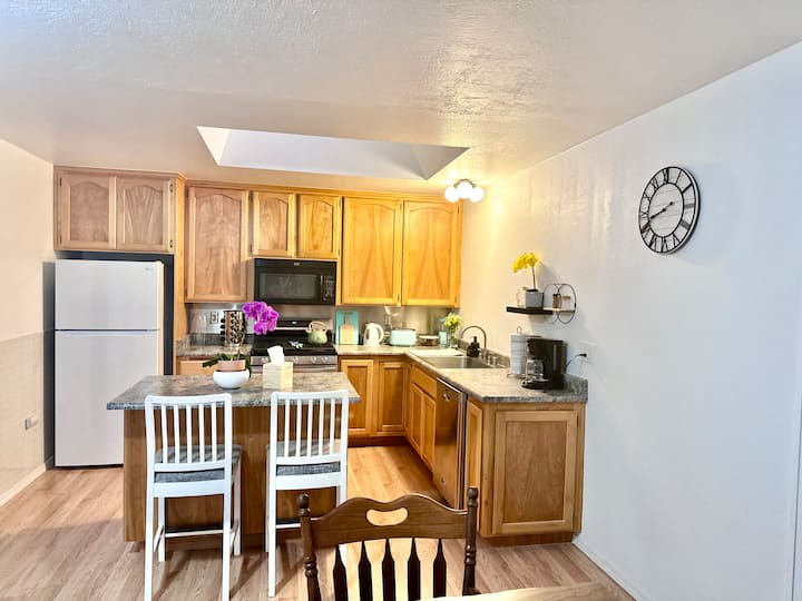 Cozy Home Unit #1 In Home Style. - Sacramento