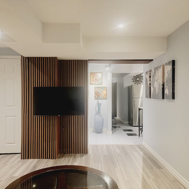 Chic 3br Near Sq1, Heartland, Airport W/ Parking - Brampton