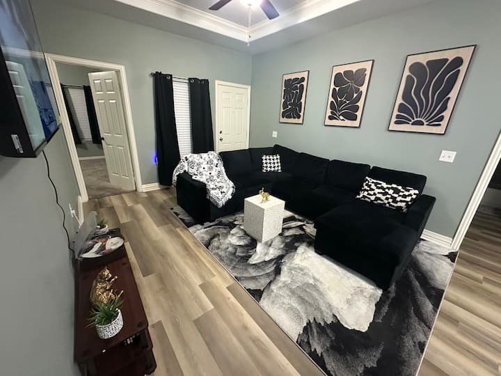 Super Modern 3br Home | Near Downtown Dallas - Lancaster, TX