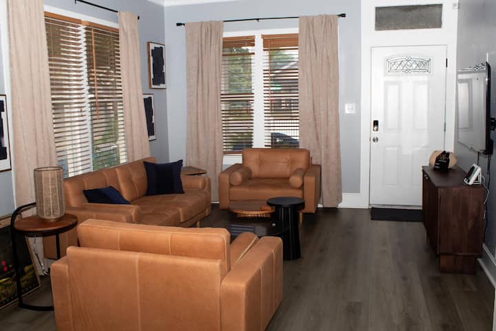 The Downtown Bleu Escape - Lafayette, LA