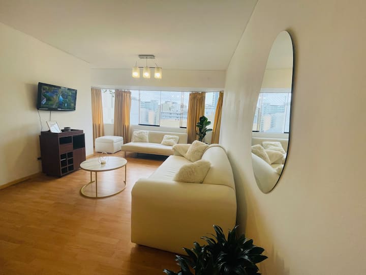 Miraflores Central Y Espacioso Departamento - Peru