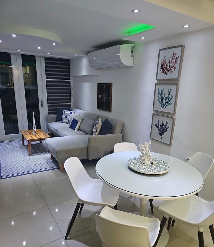 Modern Walk Up Close To The Beach- Ac & Wifi- - Puerto Rico