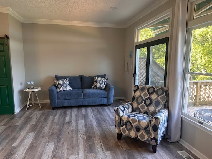 Escape To A Waterfront Retreat - Portsmouth, VA