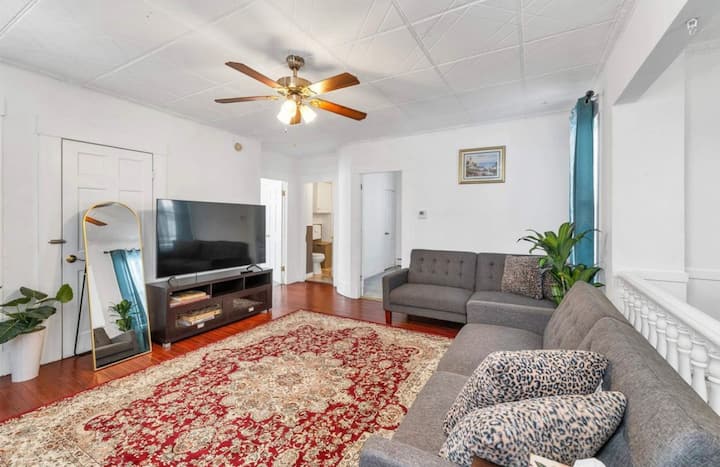 Spacious Downtown Nashua Stay - Hudson, NH