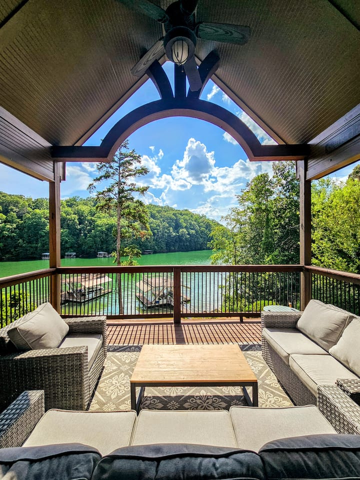 Lakefront Estate W/ Party Dock 6br/4ba 5700+sqft - Gainesville, GA