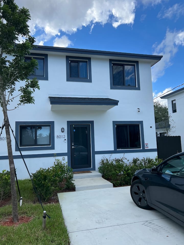 Magic City‼️new Jacuzzi! Sleeps10 - Miami Springs, FL