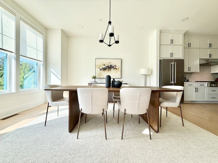 Executive 3br Townhome – Rooftop & Elevator - Alpharetta, GA