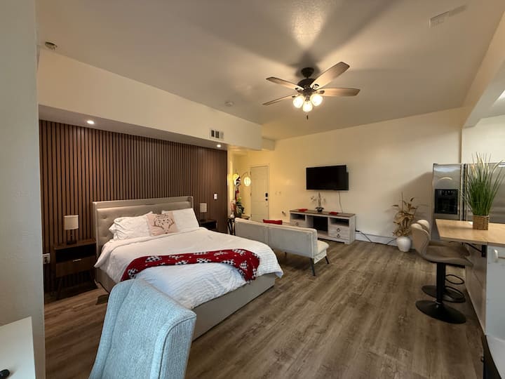 Beautiful Suite - Brentwood, CA