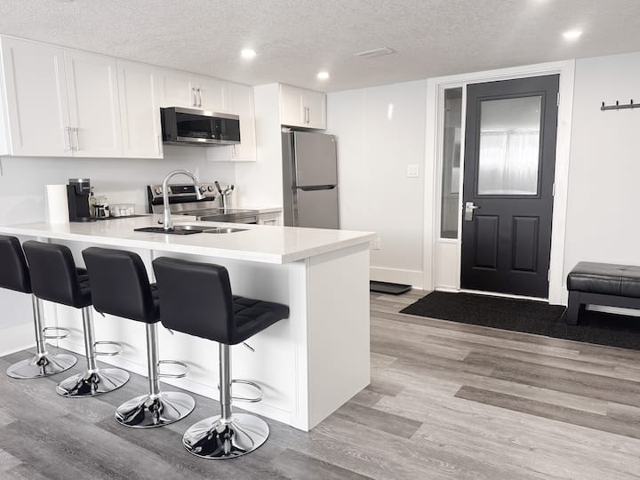 2-bedroom Suite Near Highway & Ykf Airport - Kitchener