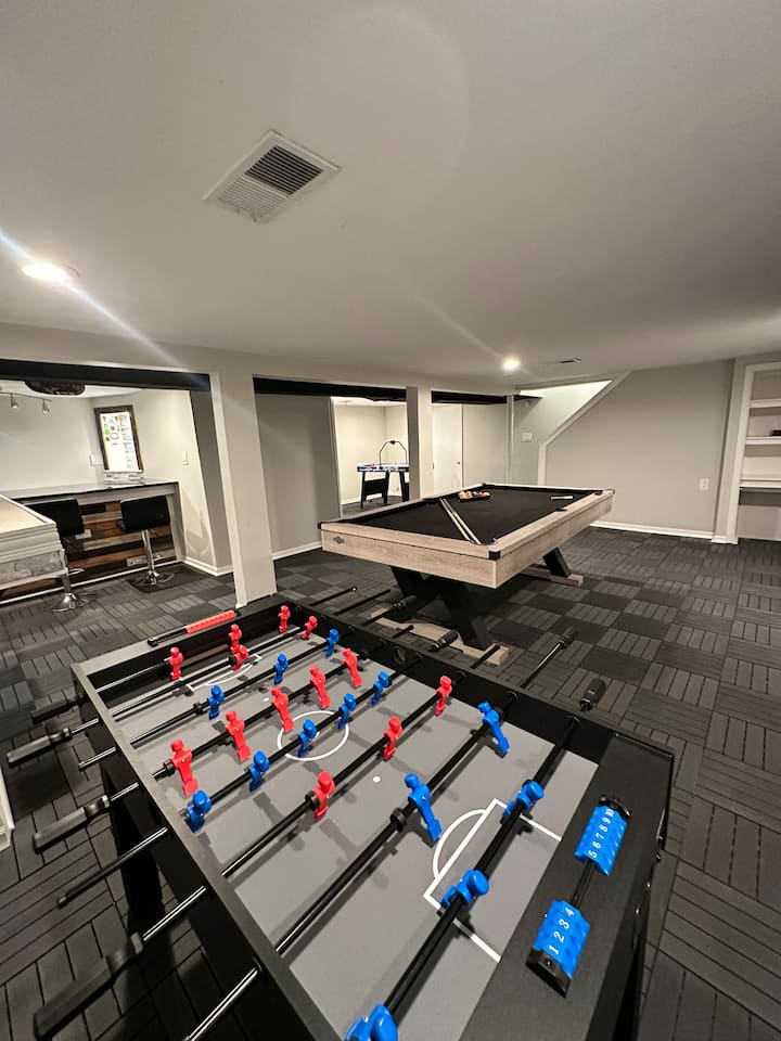 Relax & Play! 9 Minutes From Naval Base Station - North Chicago, IL