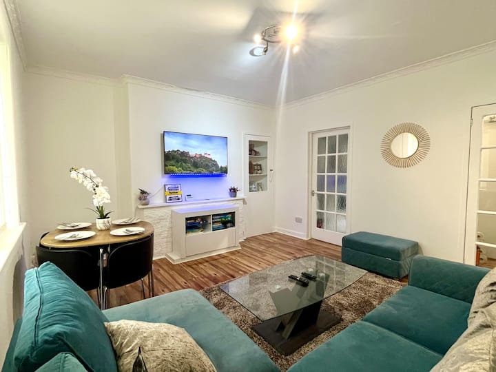 New! 3 Bedroom Home In Edinburgh. Near Airport. - Queensferry
