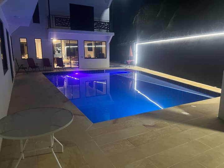 Casa Amplia Con Piscina Jacuzzi - Carmen de Apicalá