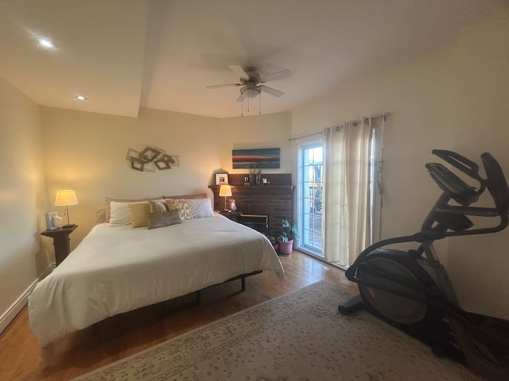 Private Lakeside King Suite - New Liskeard