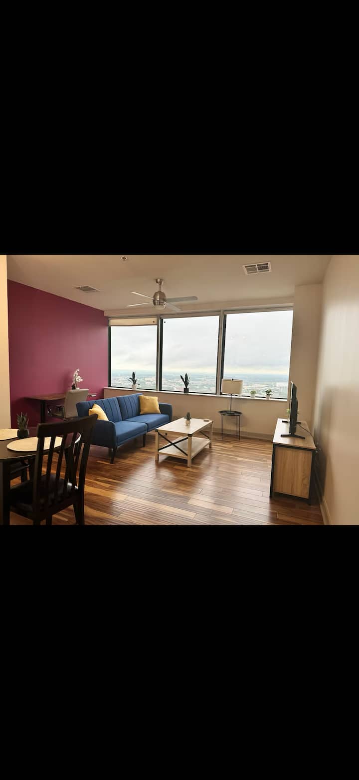 Cozy Downtown Getaway: Modern, Walkable - Cedars - Dallas