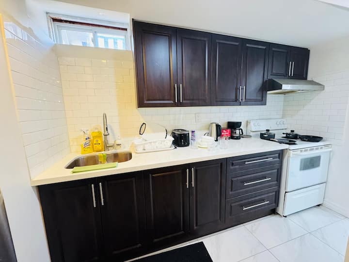 Beautiful Ajax Full Studio Unit! - Ajax