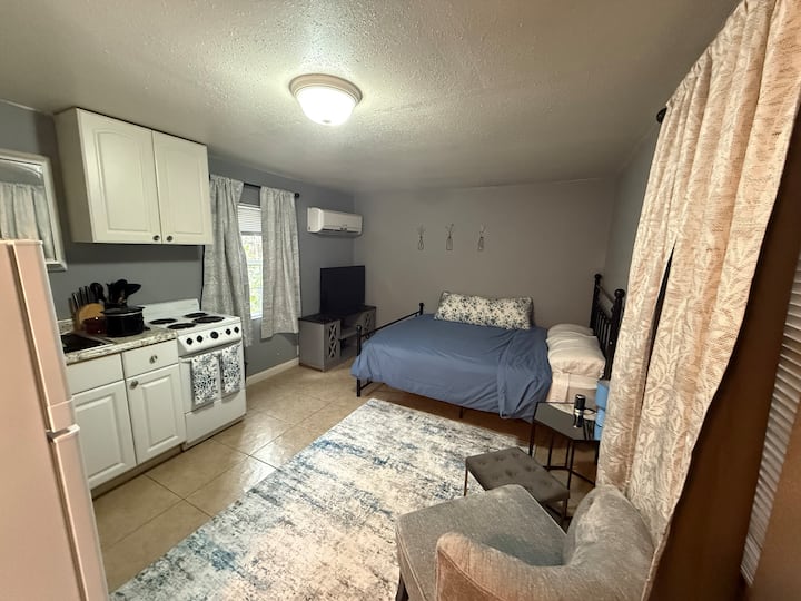 Peaceful Studio By The Canal - Whispering Oaks, Redding