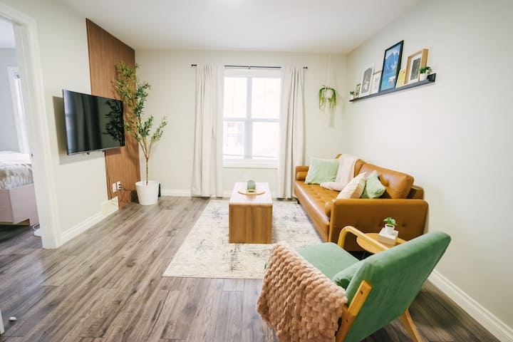 Cozy & Stylish 2br Laneway Suite - Regina