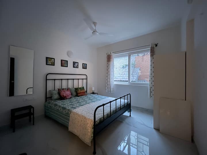 Private Room In A 3bhk Flat Near City Center - Bengaluru